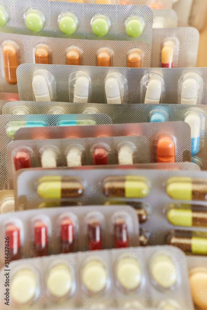 Bunte Medikamente in Blister Verpackung Stock Photo | Adobe Stock
