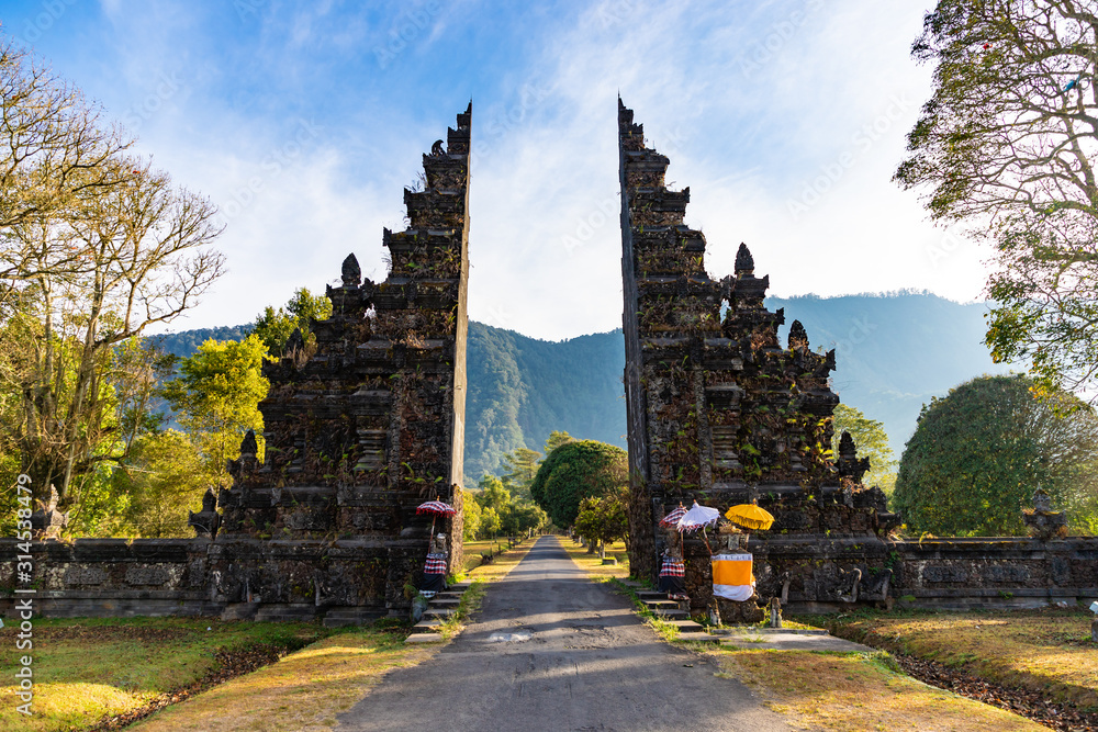 Handara Gates - famouse balinese architechtural and spiritual ...