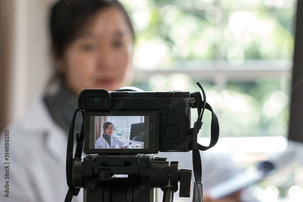 Foto de Medicine Vlog steaming tutorial presentation, Asian blogger ...