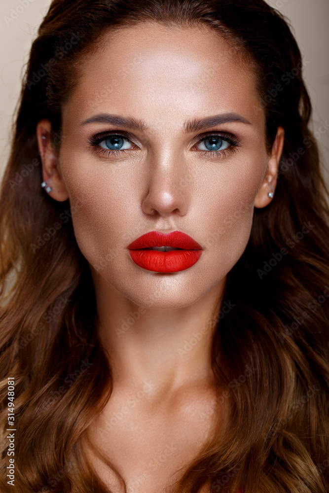 Beautiful Sexy Woman In A Hollywood Manner With Curls Natural Makeup