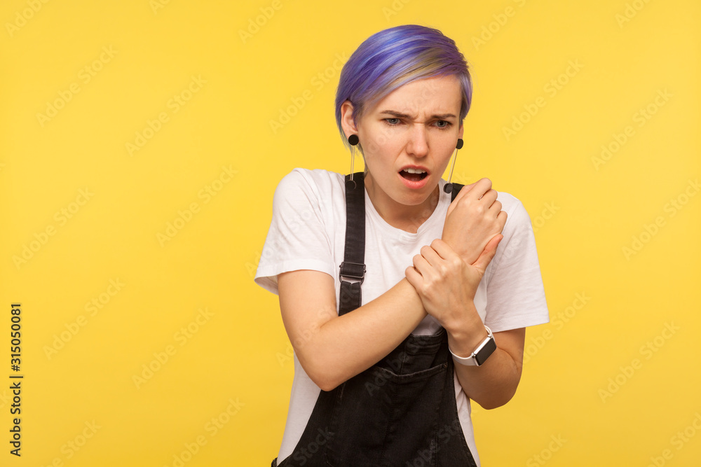 Injured hand. Portrait of unhealthy woman with violet short hair in ...