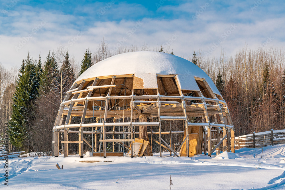 Elements and components of the construction of a hemispherical house ...