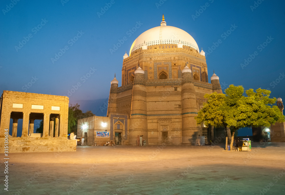Pakistan famous city Multan its famous is the name of (City of tomb ...