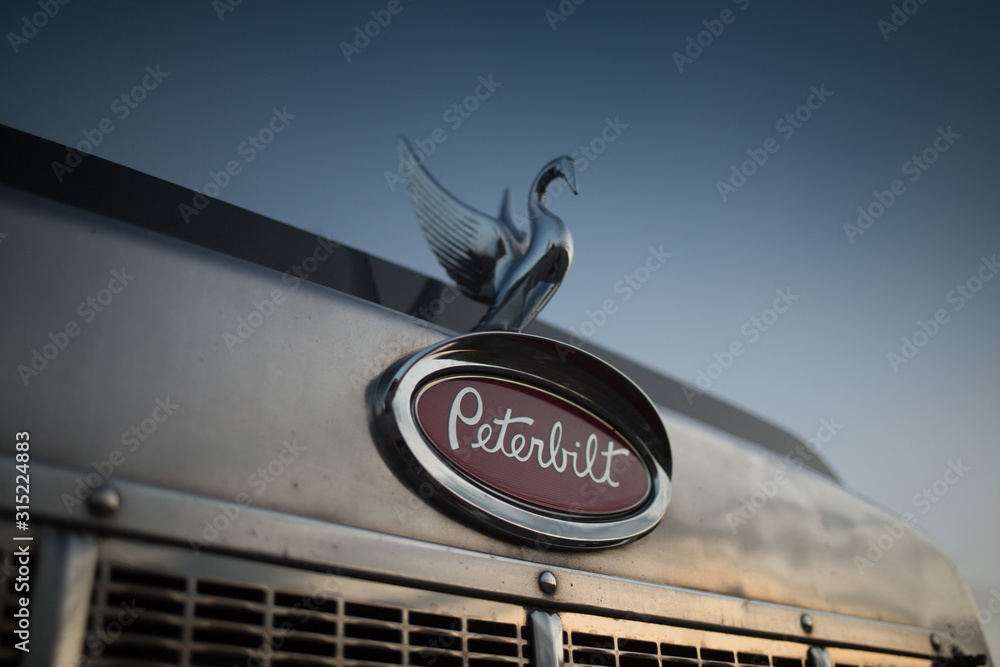 Peterbilt Logo