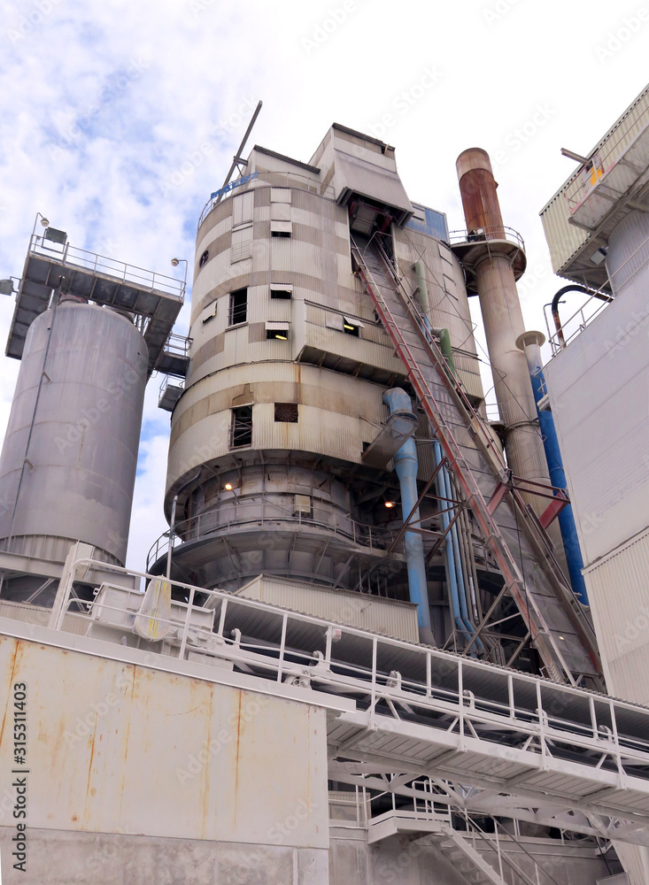 Huge Cement Factory on the Island of Gotland in Towering High foto de ...