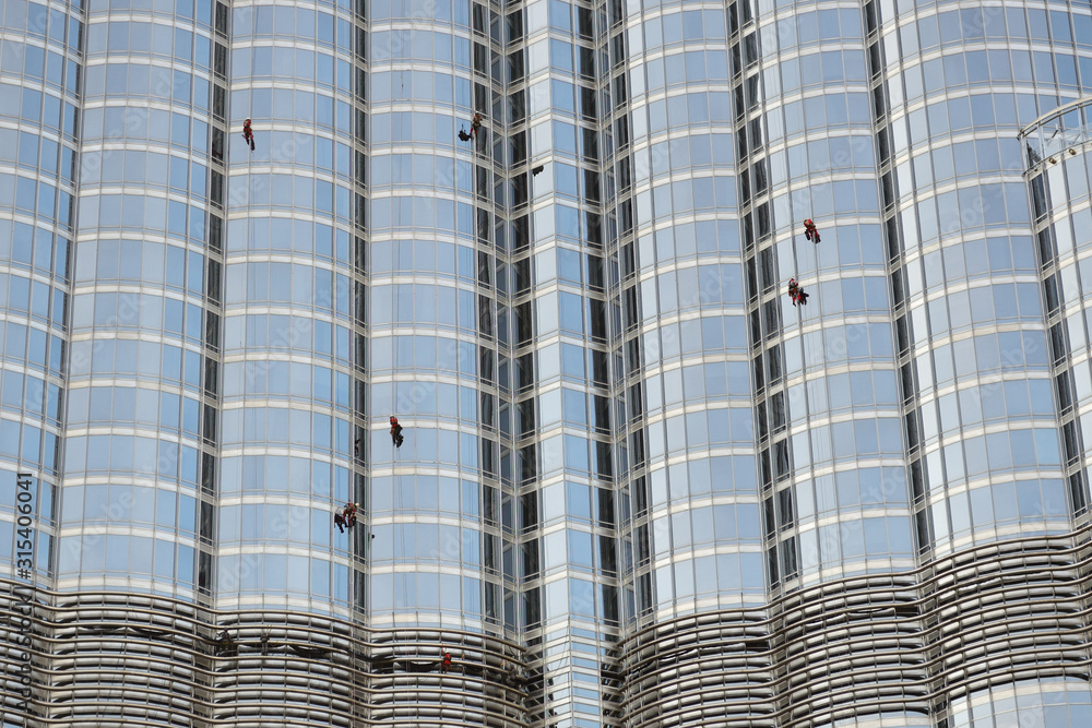 DUBAI, UAE - NOVEMBER 19: The window cleaning by workers on Burj ...