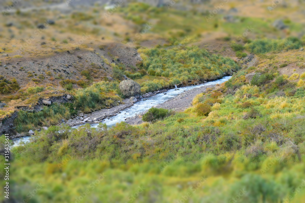 Visión de río en montañas de los Andes chilenos Stock Photo | Adobe Stock