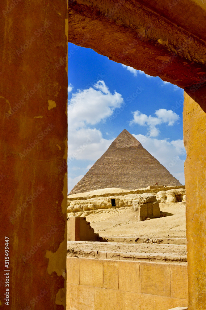 Ancient Architecture Old Giza Plateau & Great Pyramid in Full Moon ...