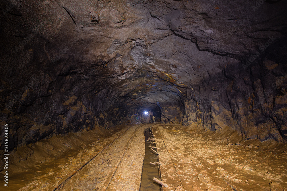 Underground Dirt Tunnels
