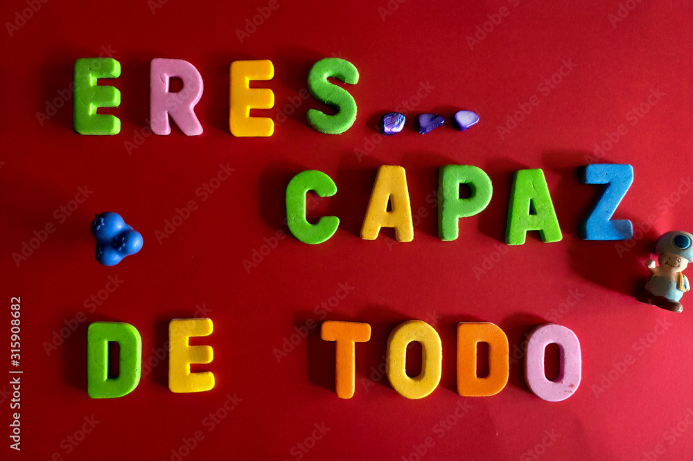 Capacitación. Ser capaz. Mensaje motivacional en español sobre fondo ...