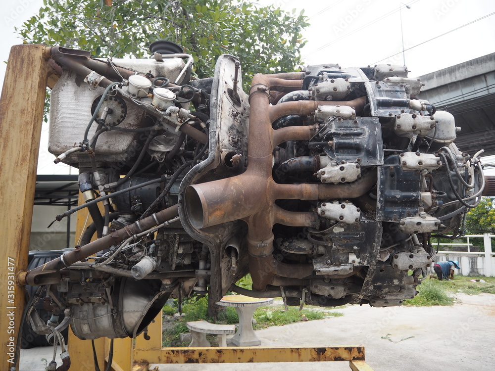 Vintage aircraft engine, Classic aircraft engine, Aircraft engine ...