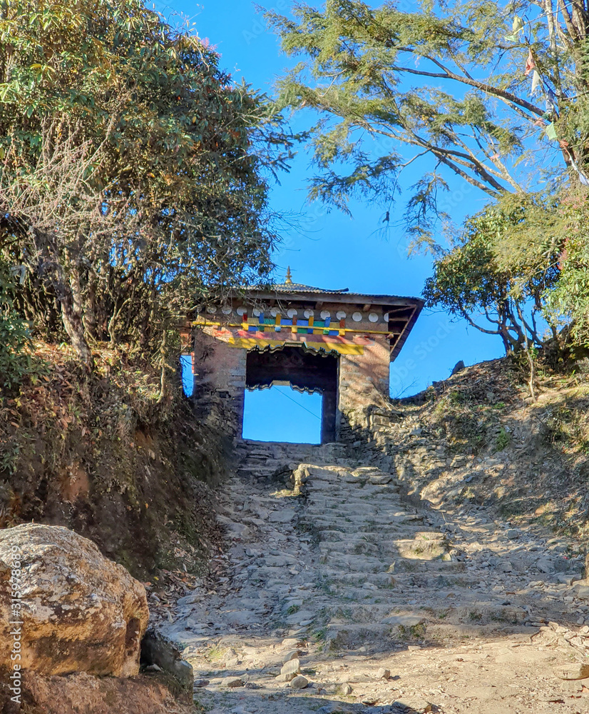 A gateway at the top of Taksindu La pass. Everest base camp trek: from ...