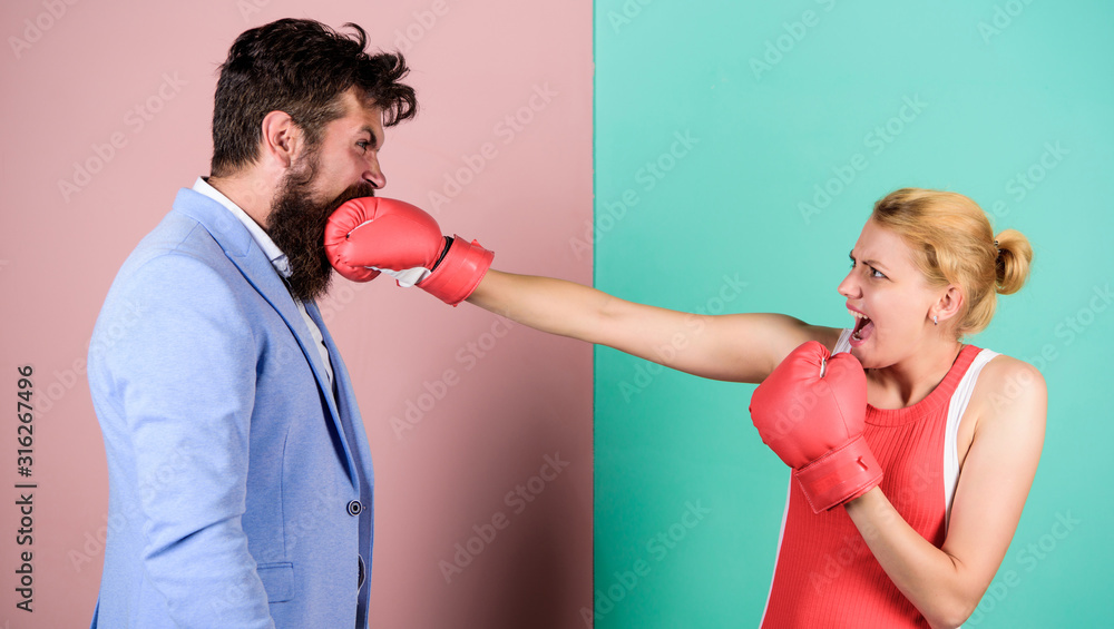 Couple in love competing in boxing. Conflict concept. Gender battle ...
