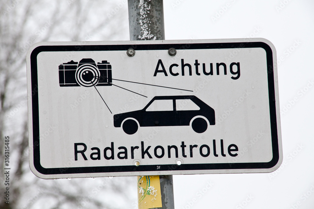 Achtung Schild