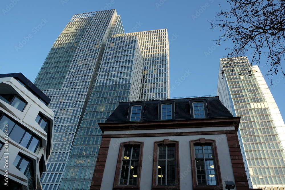 Das Palaisquartier mit dem Palais Thurn und Taxis, dem Nextower und dem ...