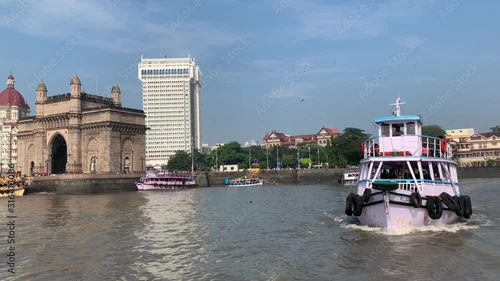 Ferry boat leaving the Apollo Bunder, Colaba port with Gateway of India ...