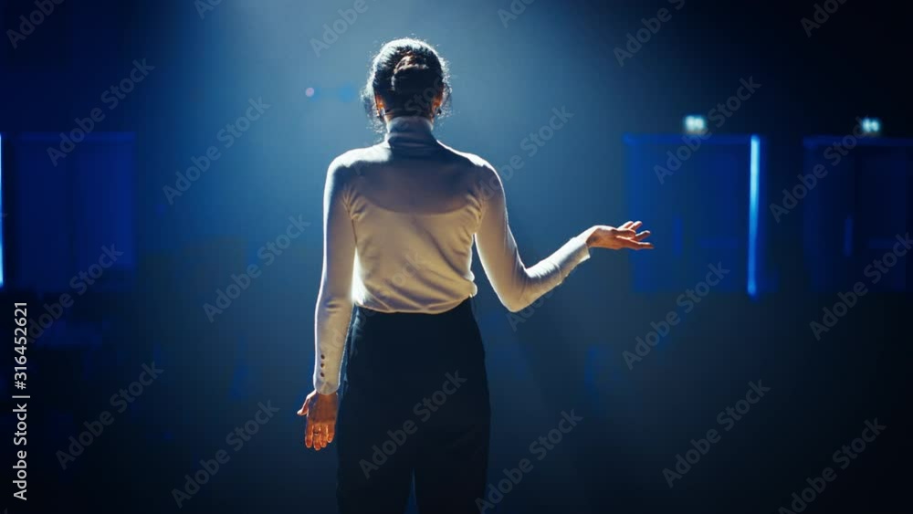 Video „Successful Female Motivational Speaker on Stage, Talking about ...