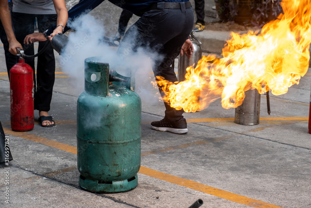 Employees firefighting training,Extinguish a fire at the gas cylinder ...