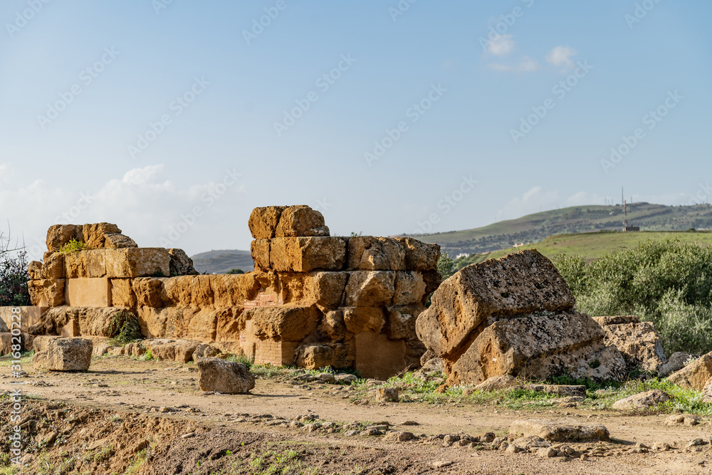 Giant Telamon, Atlas supporting statue of ruined Temple of Zeus in the ...