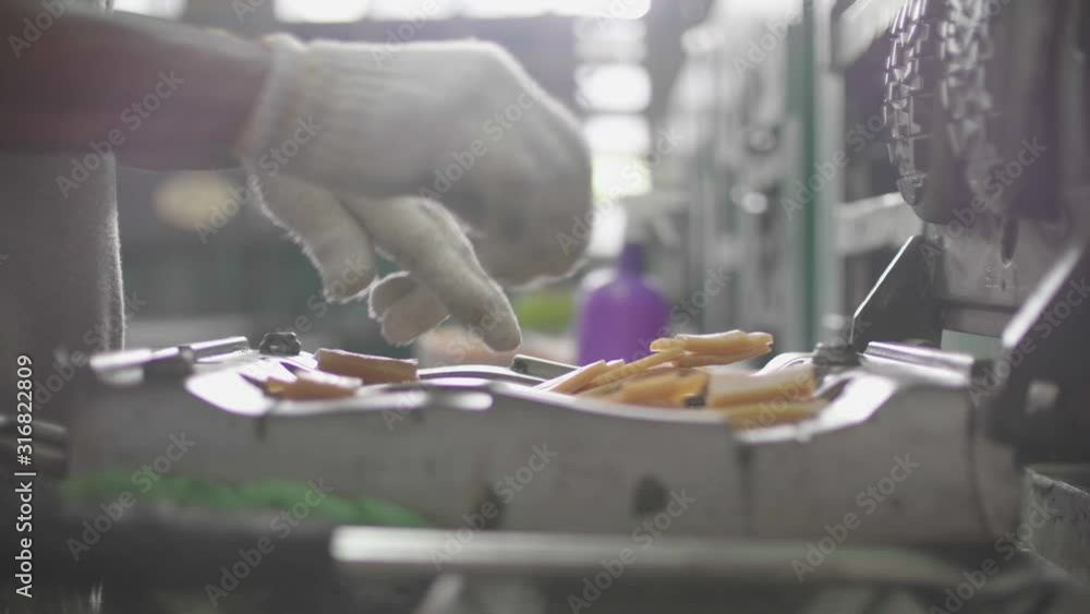 Natural rubber production process To make shoes soles In industrial ...