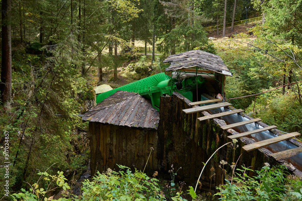 Screw lifting device for pumping water from a river or stream. Water ...