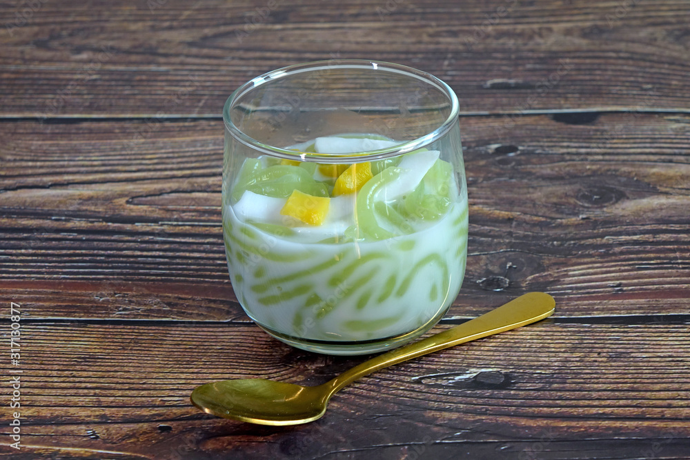 Cendol : Cendol is an iced sweet dessert, contains droplets of green ...