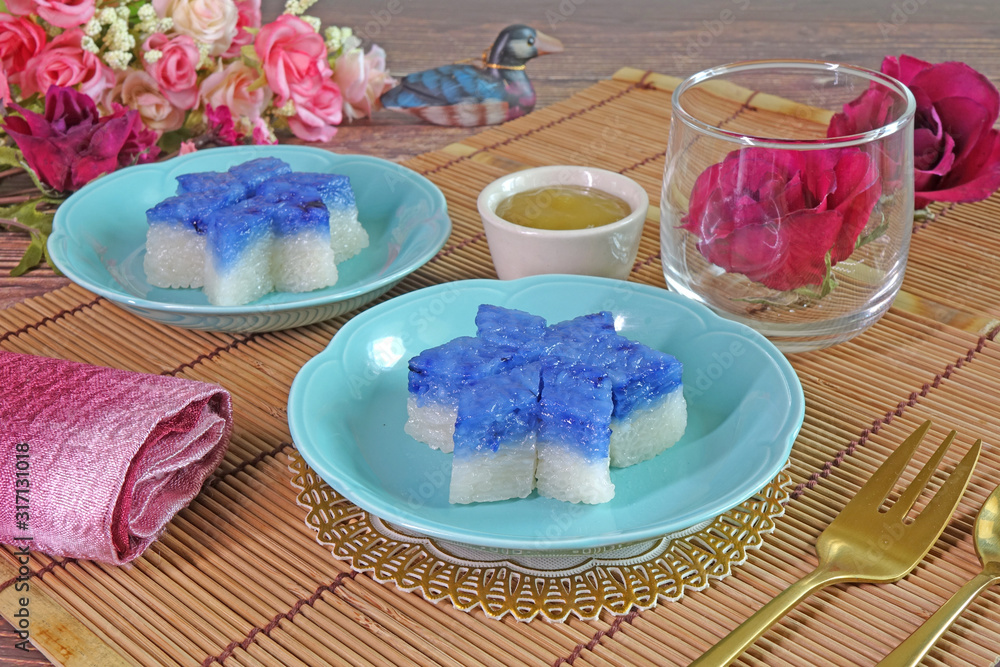 Thai dessert : Sticky rice cake and custard, dessert for wedding ...