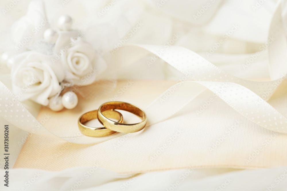 weddingrings and flowers, wedding invitation Stock Photo | Adobe Stock