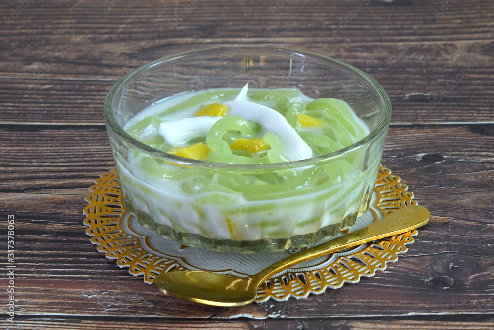 Cendol : Cendol is an iced sweet dessert, contains droplets of green ...
