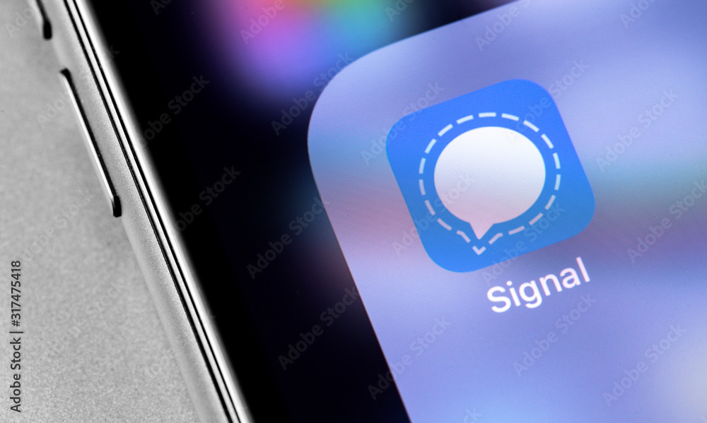 Signal icon app on the screen smartphone. Signal is a free and open ...