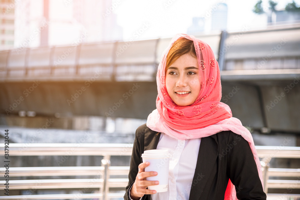 Islamic woman using smartphones app organize schedule agenda focus on ...