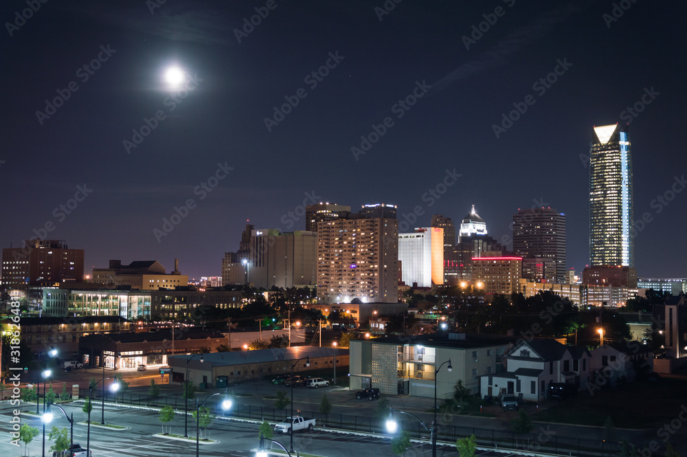 Fotografia do Stock: Oklahoma City, Downtown skyline at night. Oklahoma ...