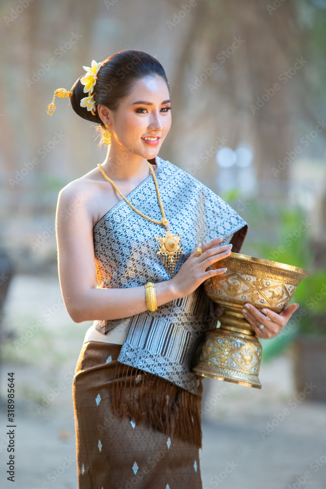 Beautiful woman dressed in traditional thai clothes,Asian woman wearing ...