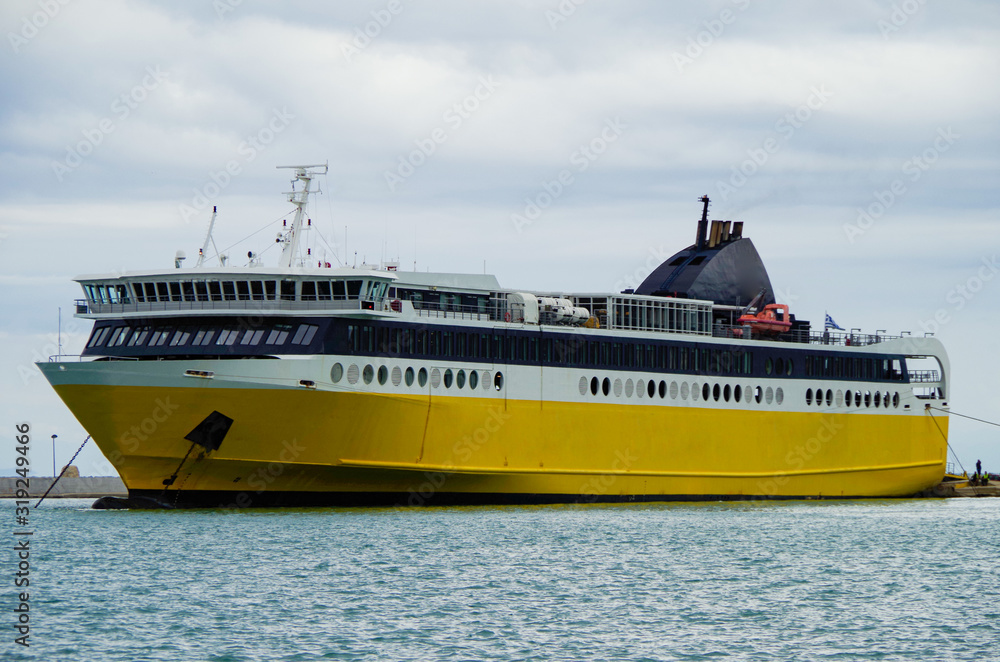 Greek RoRo passenger ferry Fior di Levante of Levante Ferries in port ...
