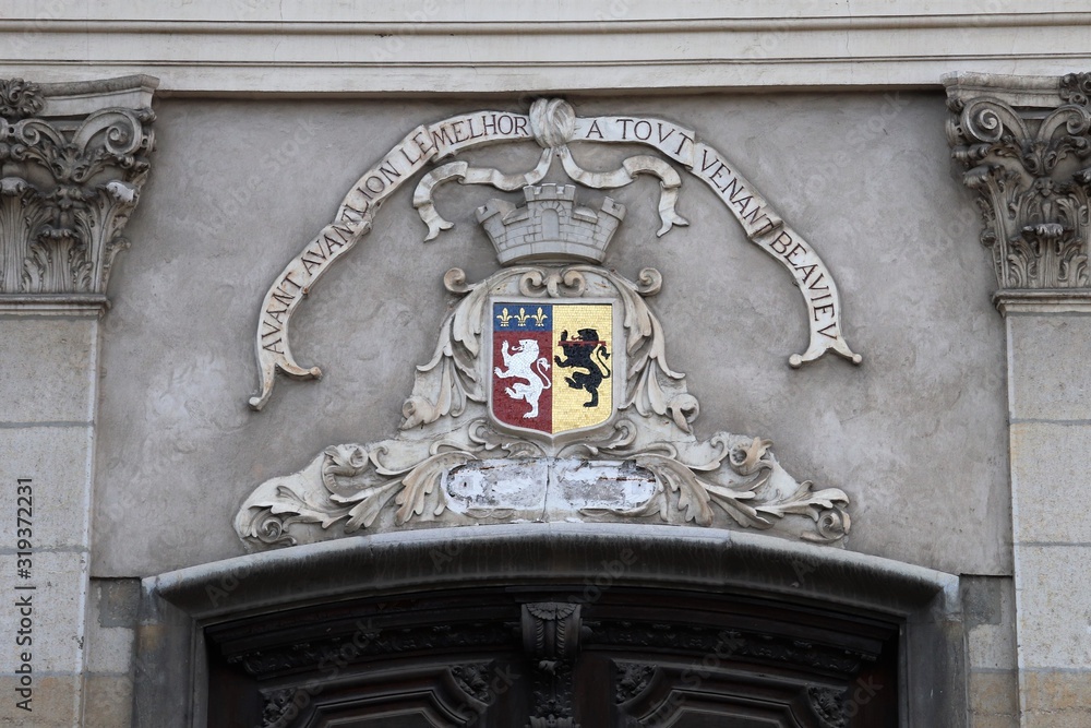 Blason du Rhône et devise sur la batiment des archives départementales ...