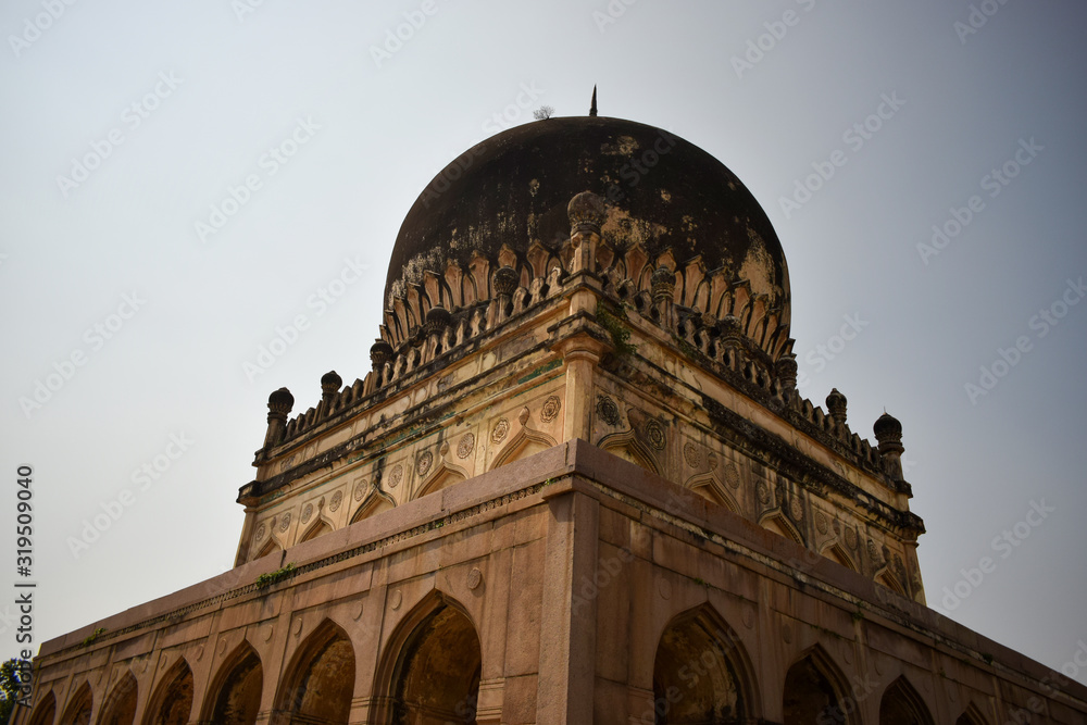 Foto de 7 Tombs of Hyderabad, India Sultan Quli Qutb Mulk's tomb was ...