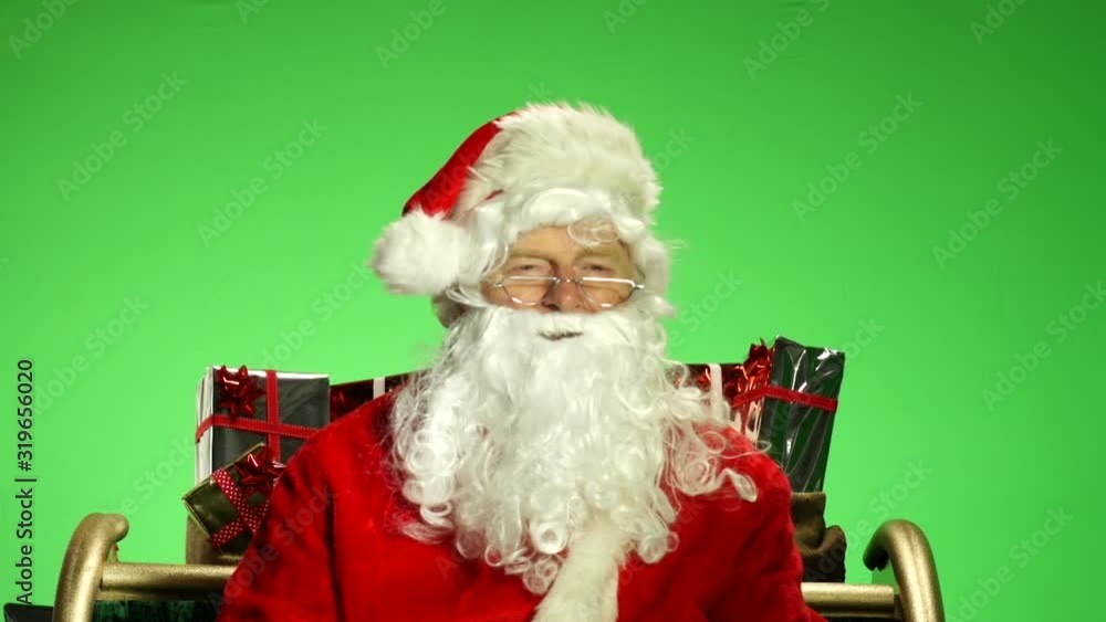 Vidéo Stock Father Christmas flying in his sleigh - Green screen Chroma ...