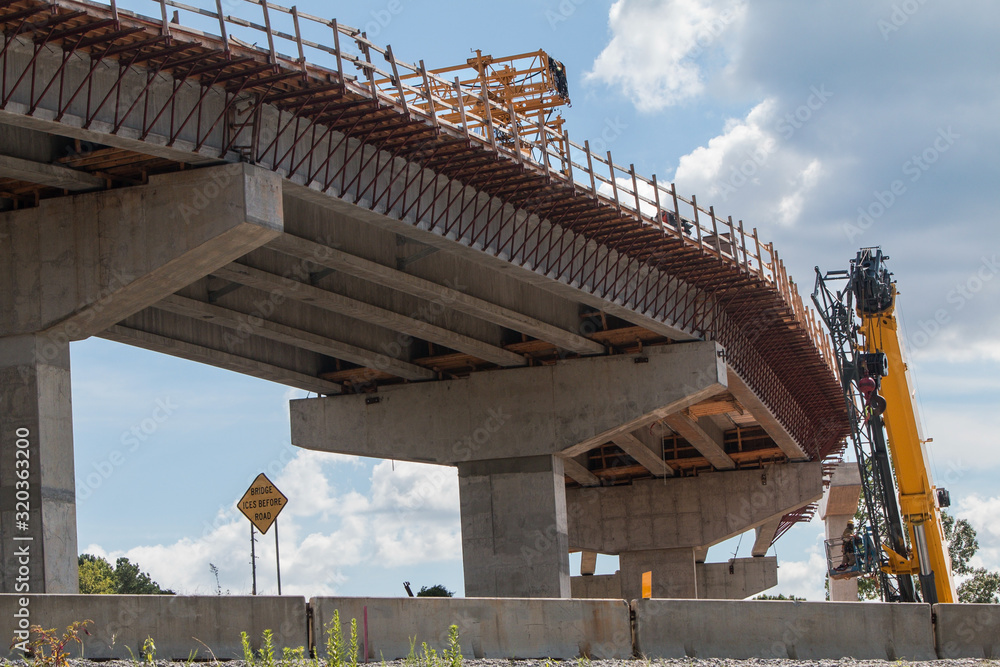 Foto de Curved Section Of Bridge Overpass Under Construction In Atlanta ...