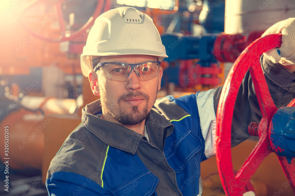 Oil, gas industry. The mechanic - the repairman, gas production ...