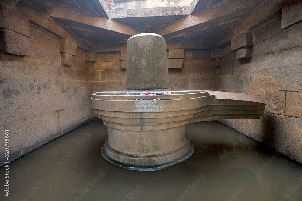 Badavalinga Temple, Large 3 meters high Siva Linga. Hampi, Karnataka ...