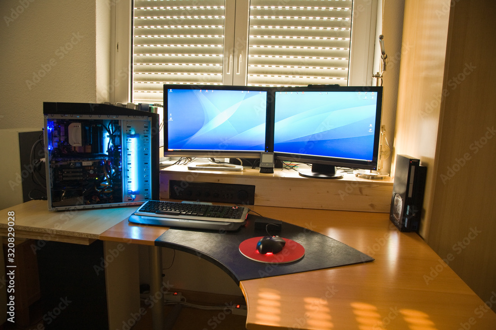 PC Personal computer with 2 flat screens, modding and picture of the ...