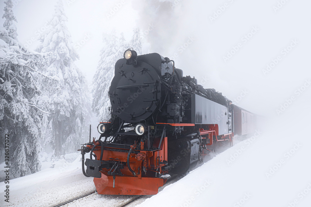 Alte Dampflok fährt durch die Berge im Harz Stock Photo | Adobe Stock