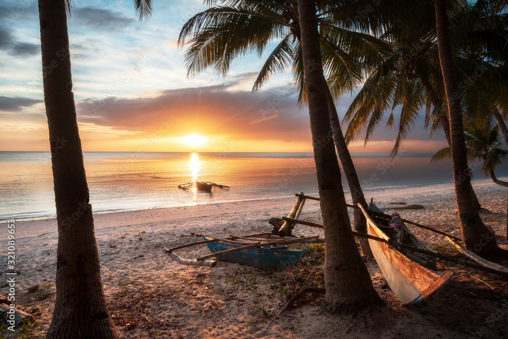 Relaxing sunset evening at philippine beach on island siquijor 2020 ...
