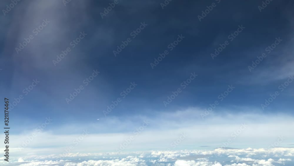 Vidéo Stock Airplane shot with clouds moving fast above viewer on deep ...