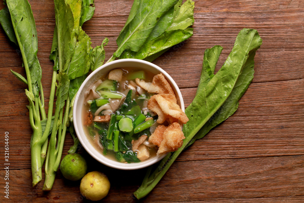 Chinese and Thai Style food called "Rad Na" Fried noodle with pork and ...