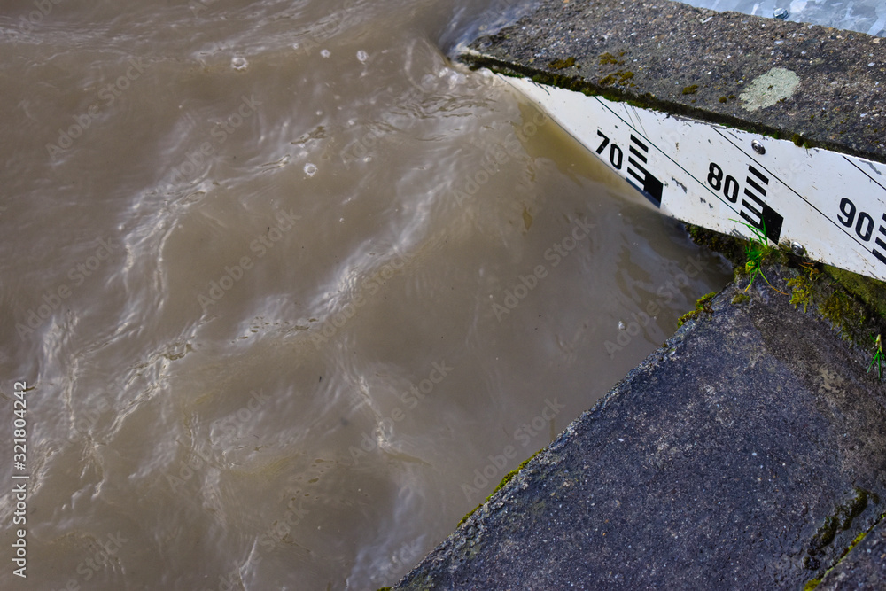 Hochwasser Wasserpegel Pegellatte Stock Photo | Adobe Stock