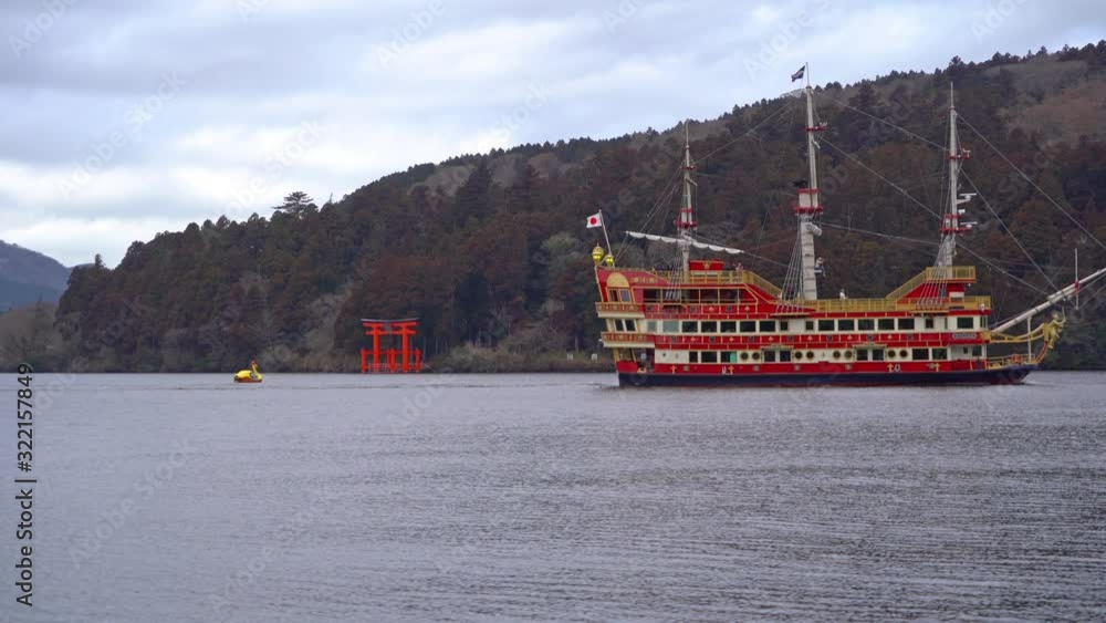 Hakone pirate ship or boat, Hakone Jinja Heiwa no Torii with lake in ...