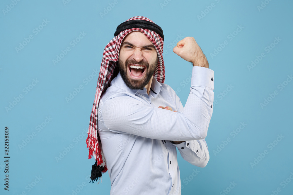 Strong bearded arabian muslim man in keffiyeh kafiya ring igal agal ...
