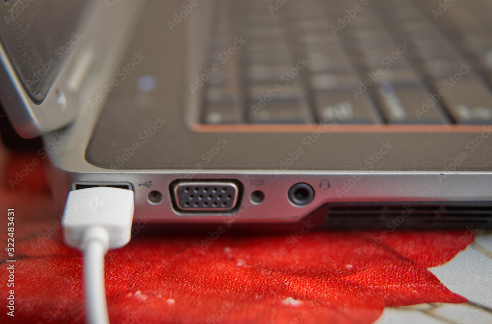 For training and seminar on the projector.High quality signal cable for ...