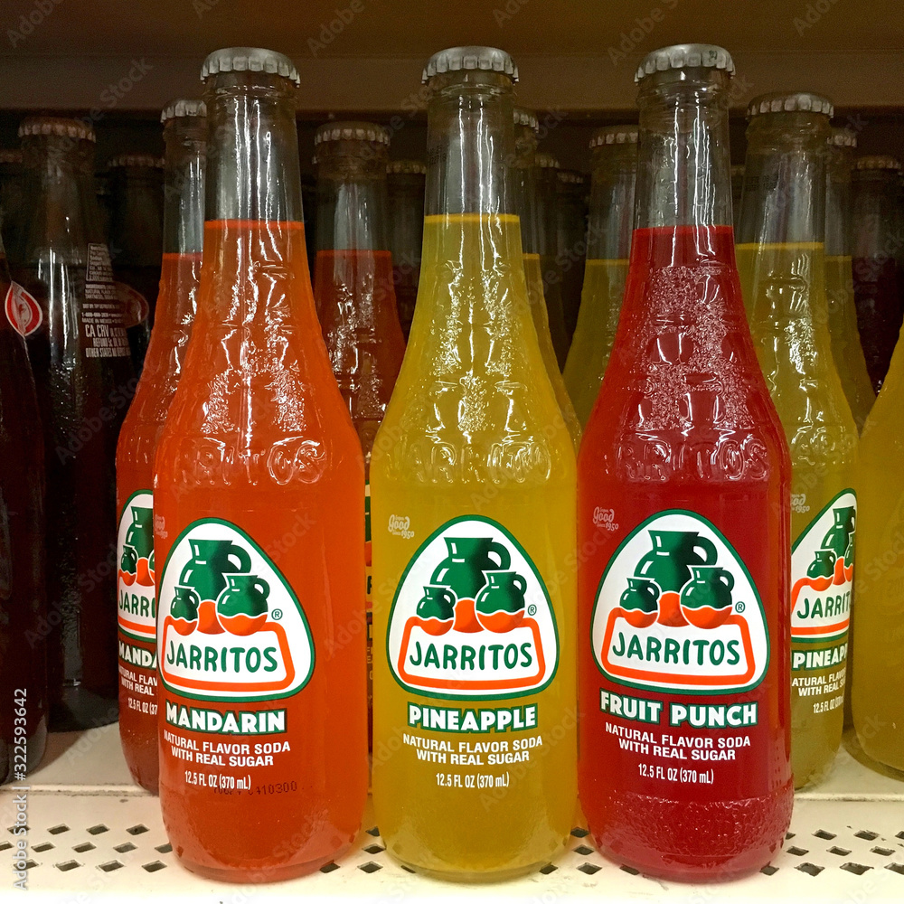 Foto de San Leandro, CA - August 24, 2017: Grocery store shelf with bottles of Jarritos brand ...